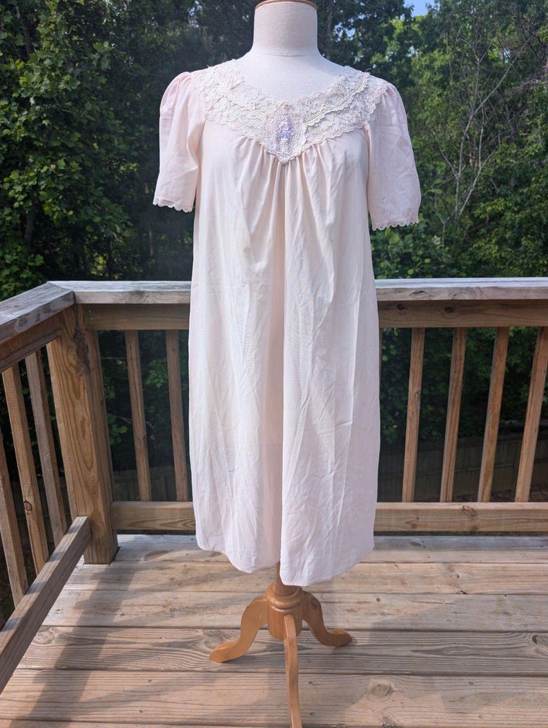 Vintage Vanity Fair Negligee Nightgown Lace Romantic Feminine Nylon ...