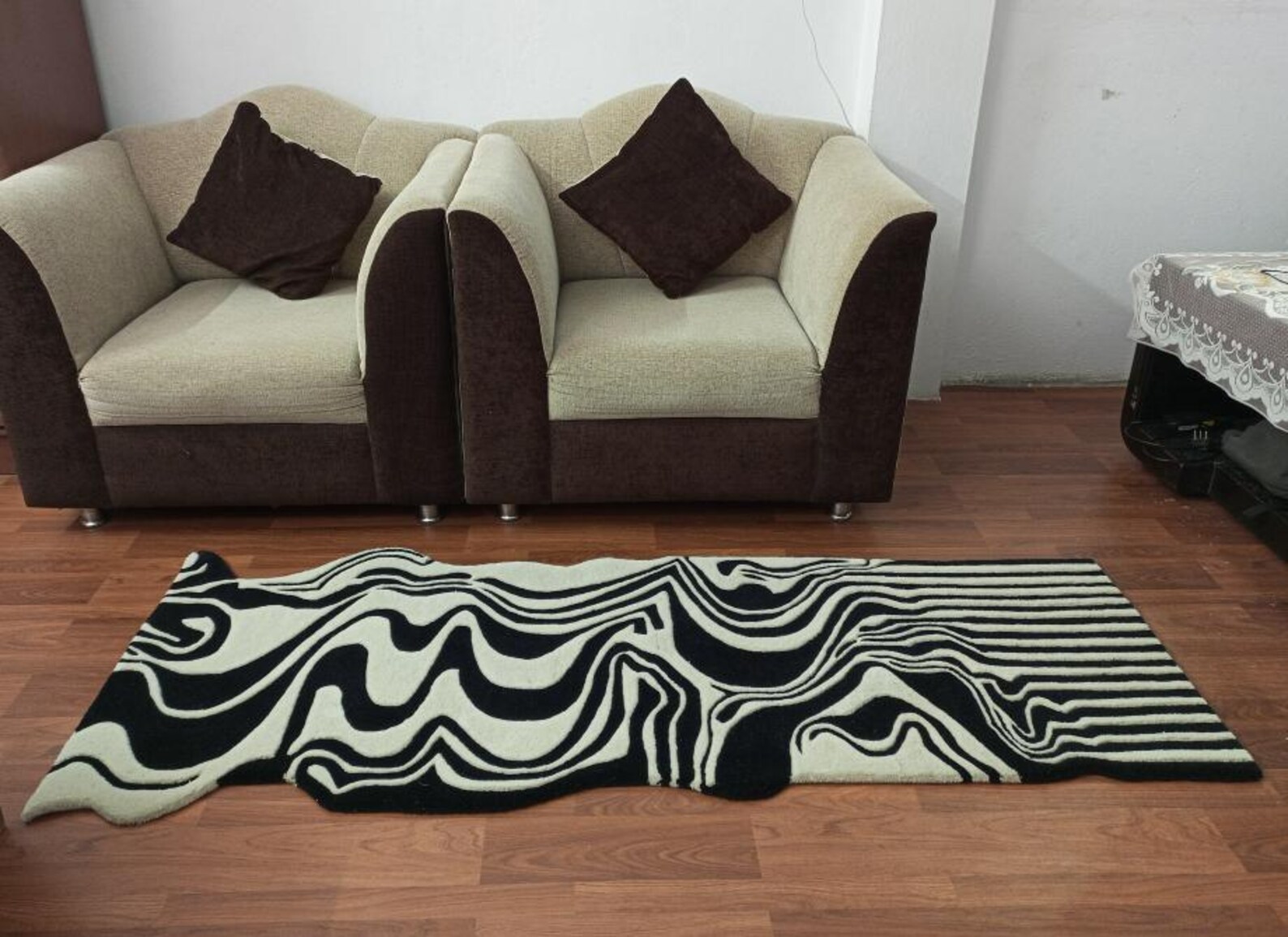 Handmade Elegant 8x10 Irregular Shape Rug ,hand-tufted Black and White ...