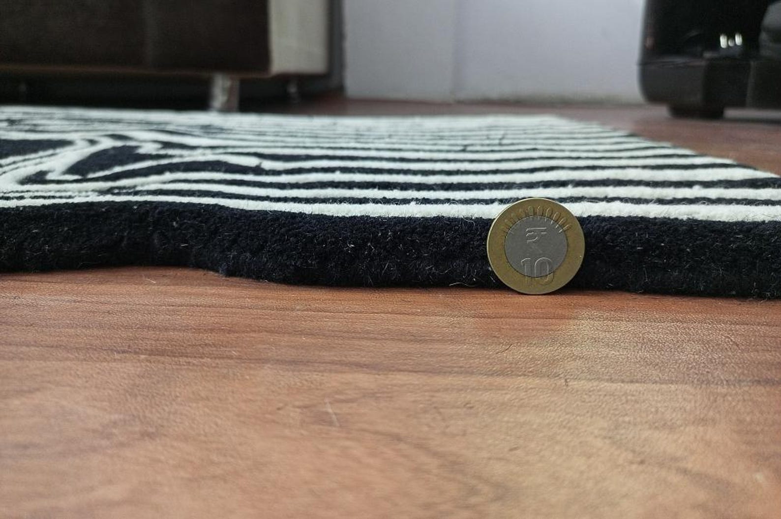 Handmade Elegant 8x10 Irregular Shape Rug ,hand-tufted Black and White ...