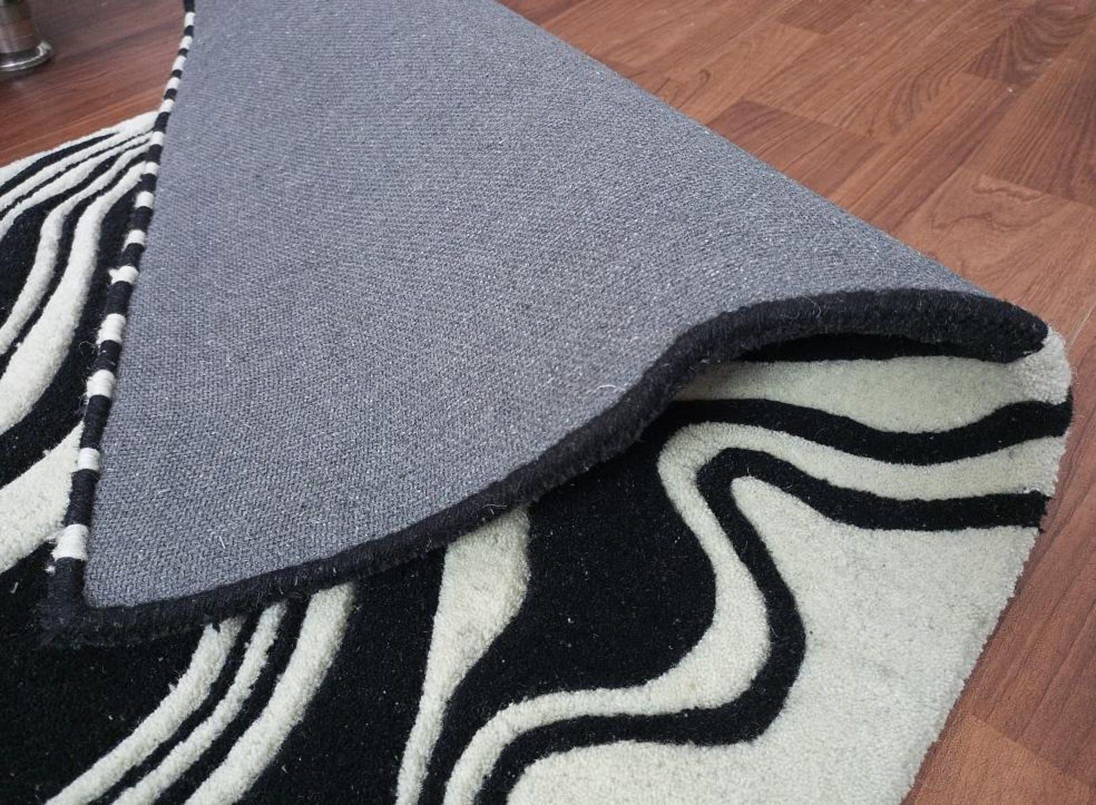 Handmade Elegant 8x10 Irregular Shape Rug ,hand-tufted Black and White ...