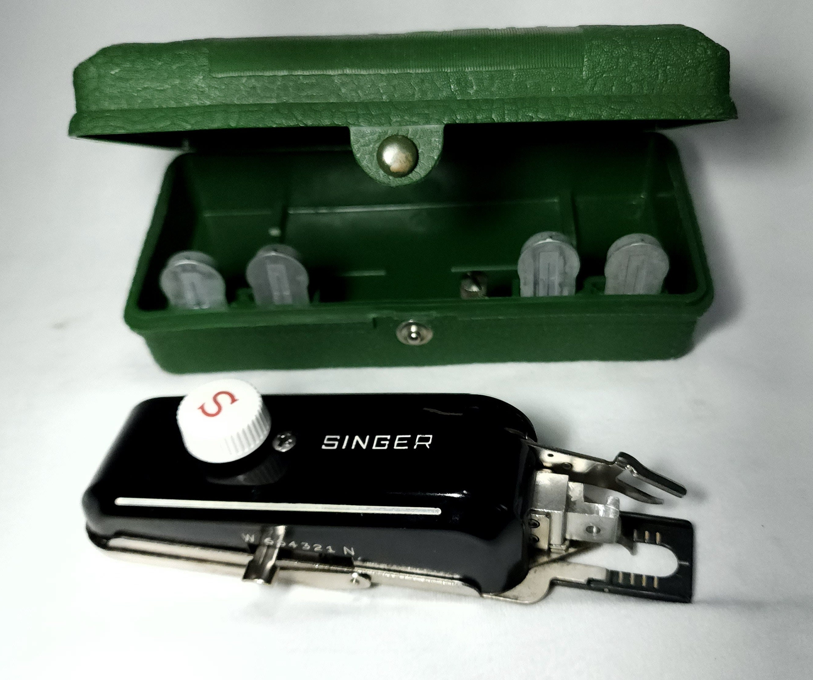Vintage Old SINGER Sewing Machine Buttonholer Set 160506 Original Box ...