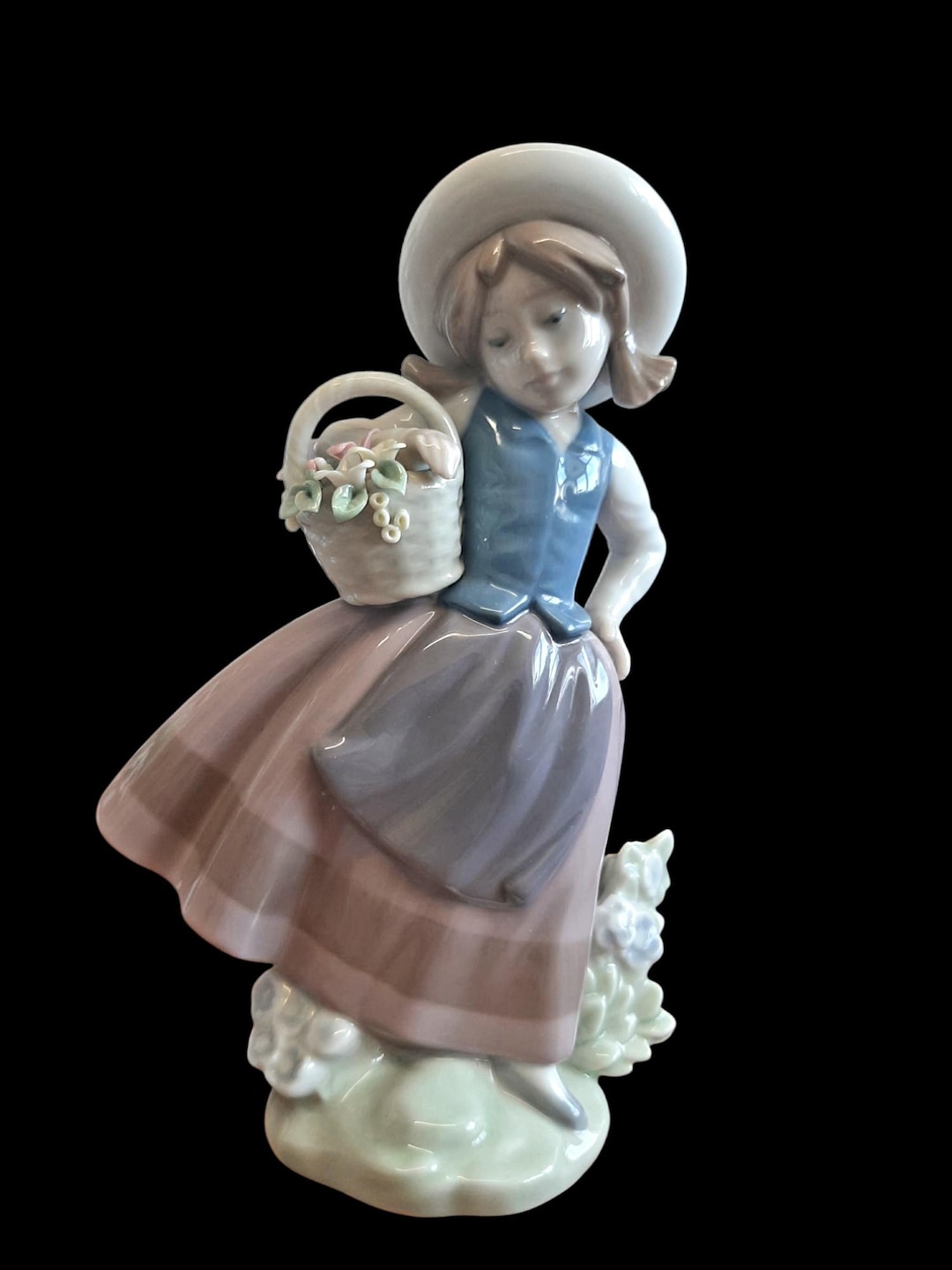 Lladro Girl With Flowers