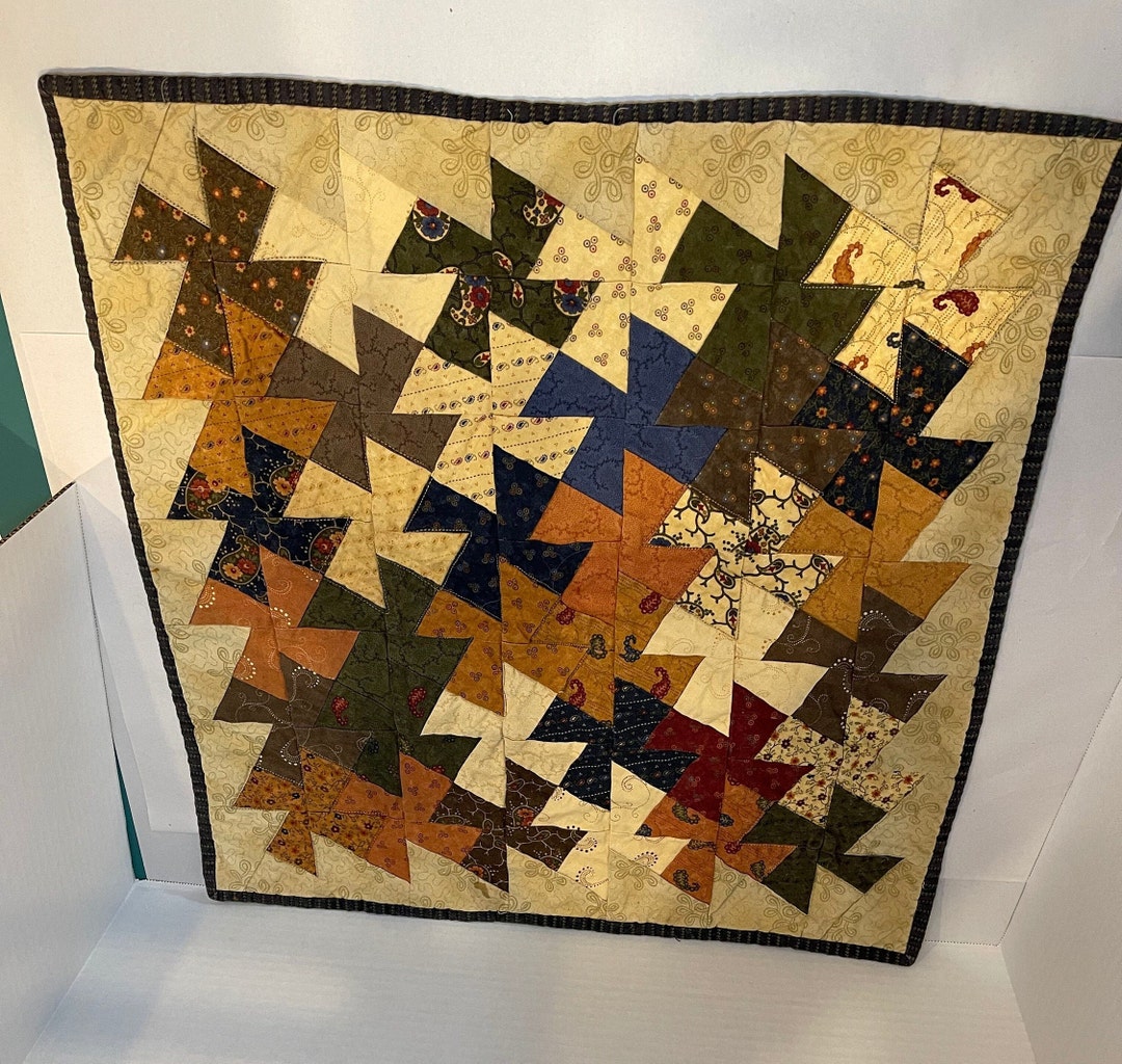 Pinwheel Table Top Quilt or Wall Hanging - Etsy