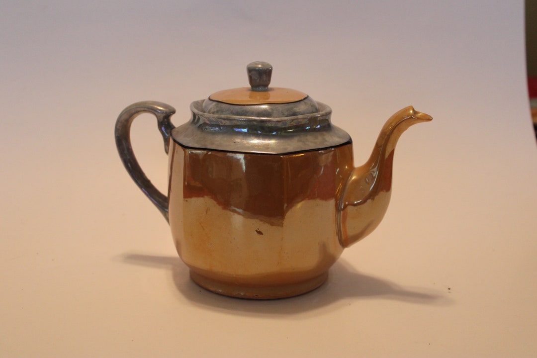 Lusterware Teapot. Lusterware is a Type of Pottery or Porcelain With a ...