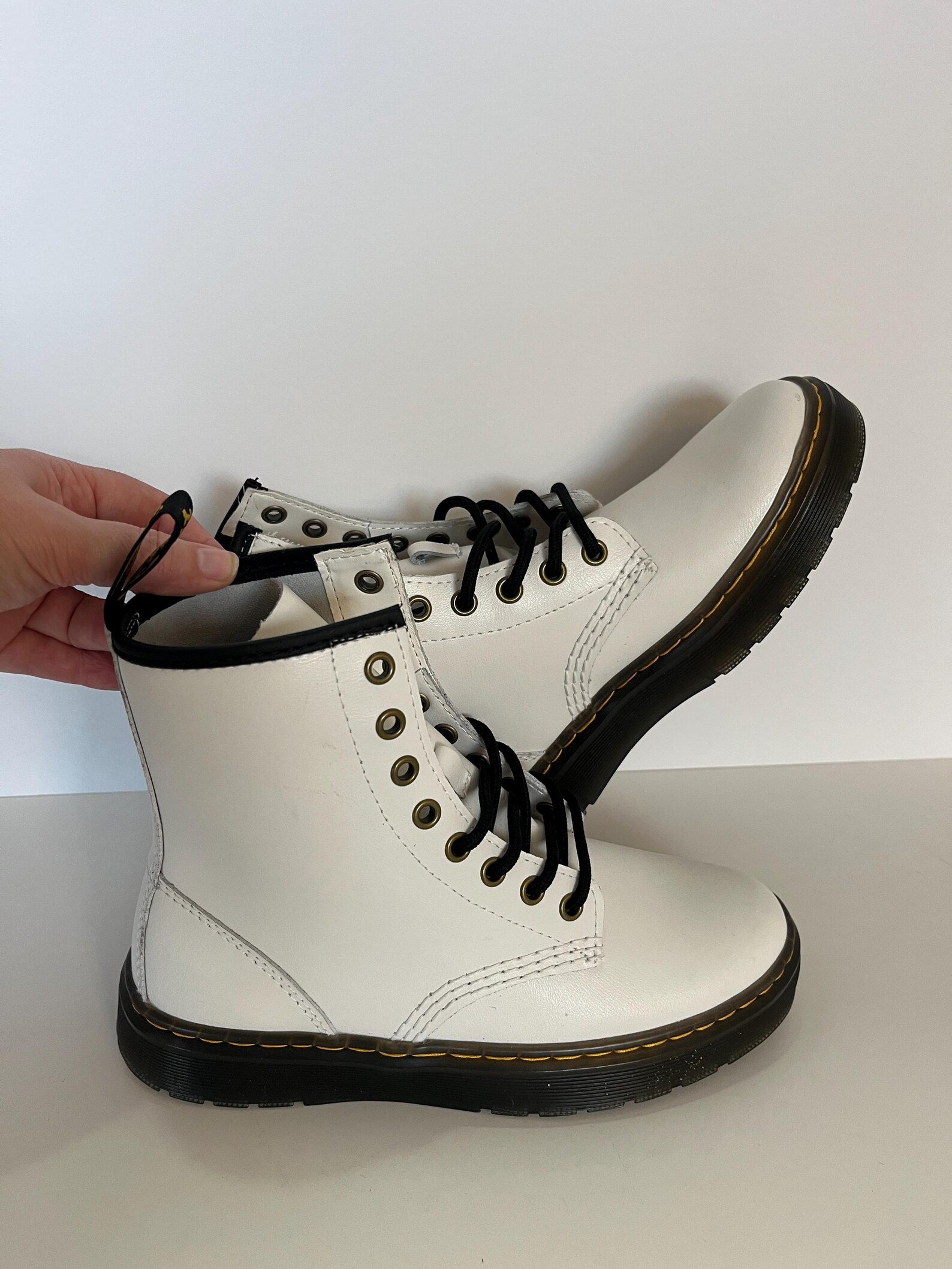 White Leather Doc Marten Boots Brand New/zavala Airwair Bouncing Soles ...