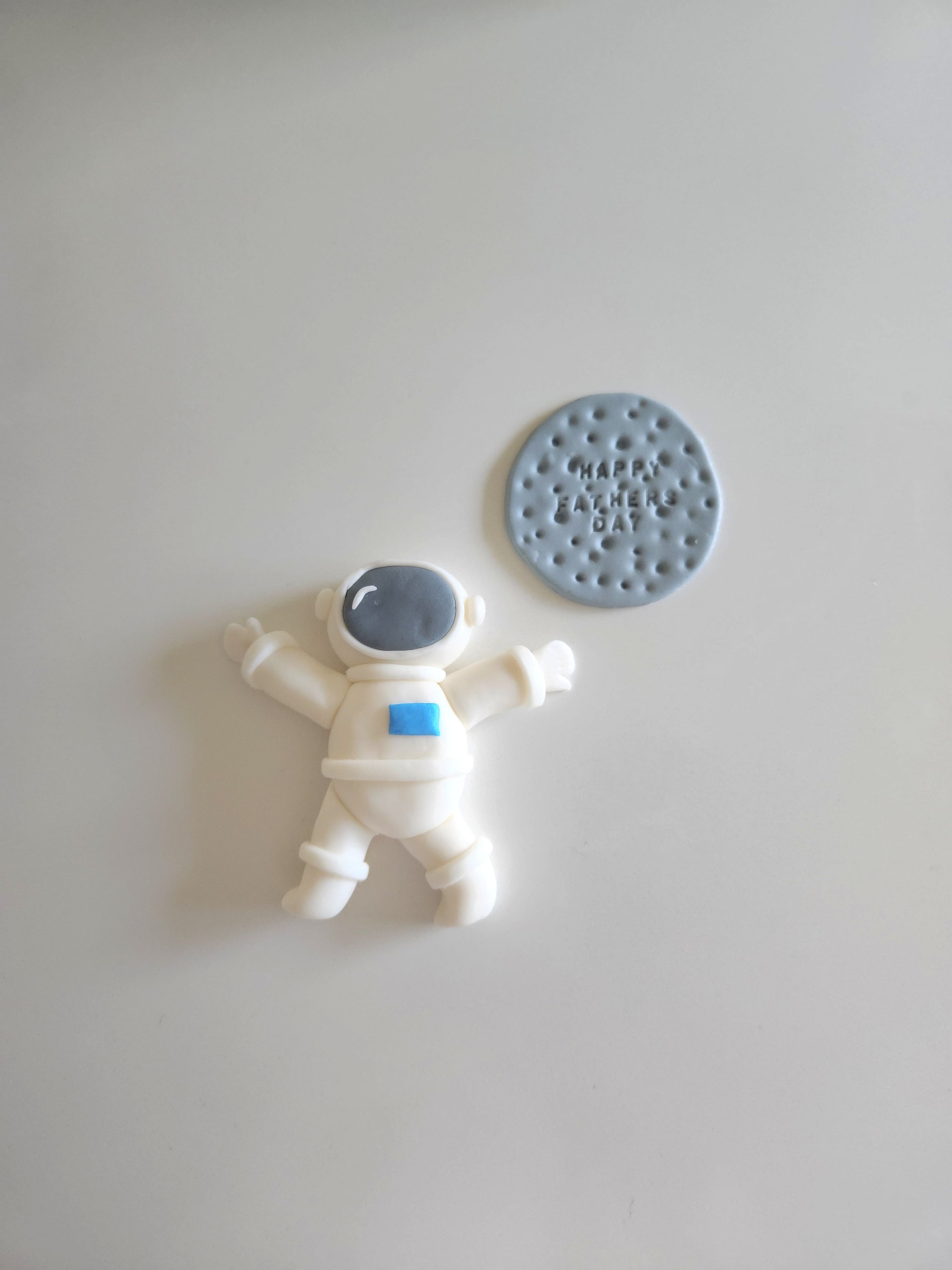Astronaut and Rocketship Fondant Cake Topper, Space Party, Astronaut ...