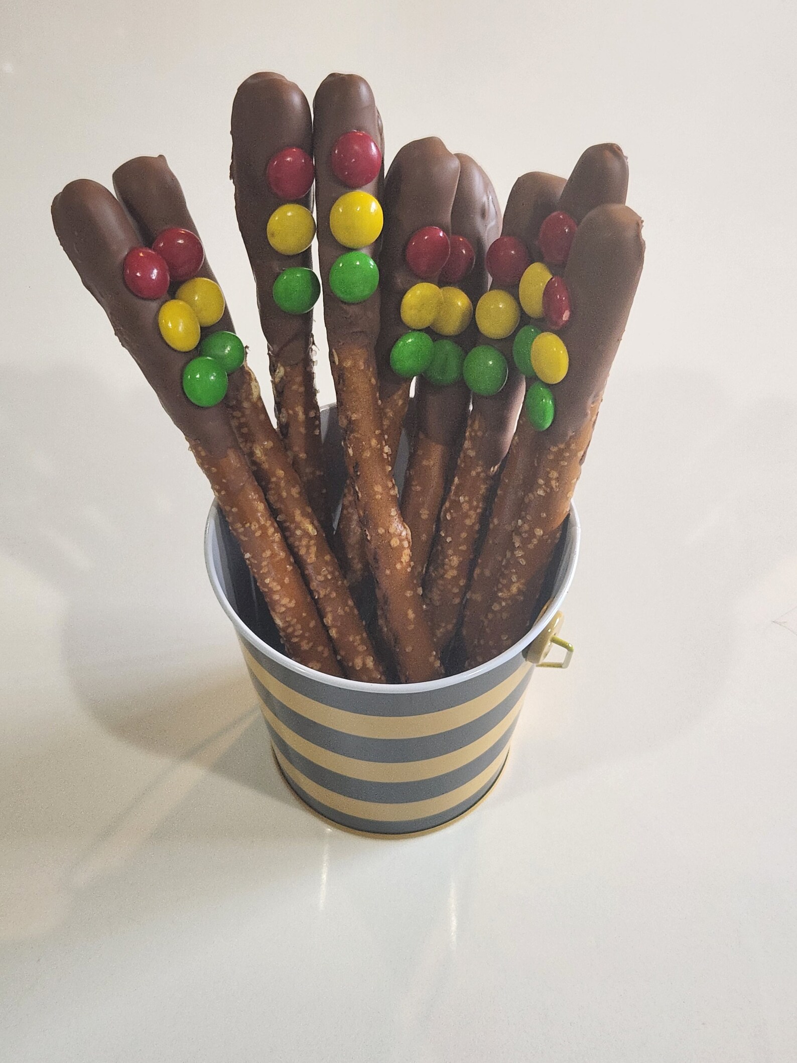 Gourmet Chocolate Coated Traffic Light Pretzel Rods, Race Car Party ...