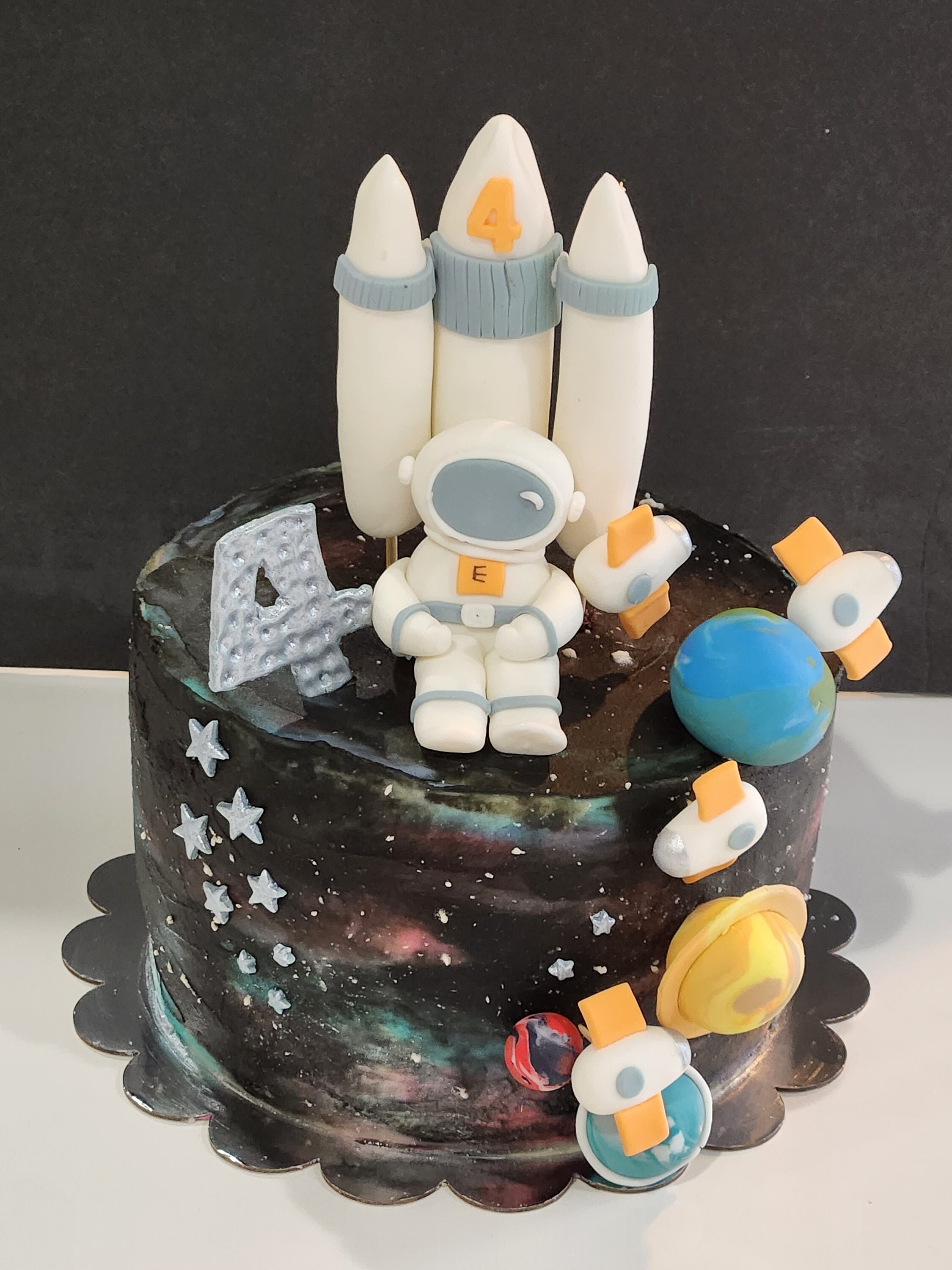 Astronaut and Rocketship Fondant Cake Topper, Space Party, Astronaut ...