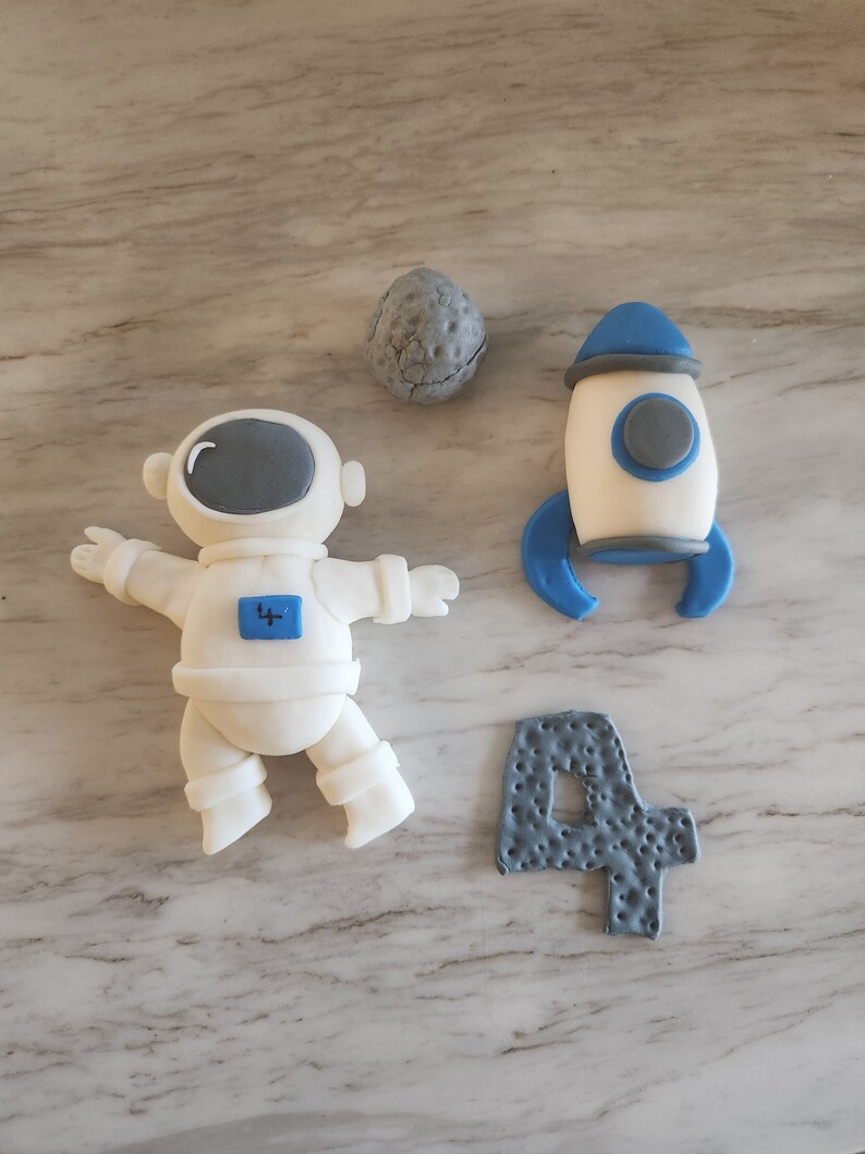 Astronaut and Rocketship Fondant Cake Topper, Space Party, Astronaut ...