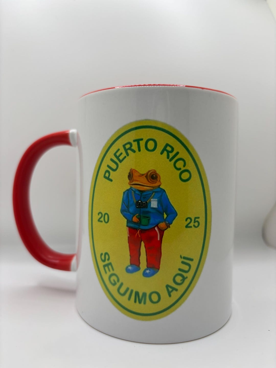Debi Tirar Mas Fotos Mug Concho, La Mudanza,cafe Y Ron, Bad Bunny ...
