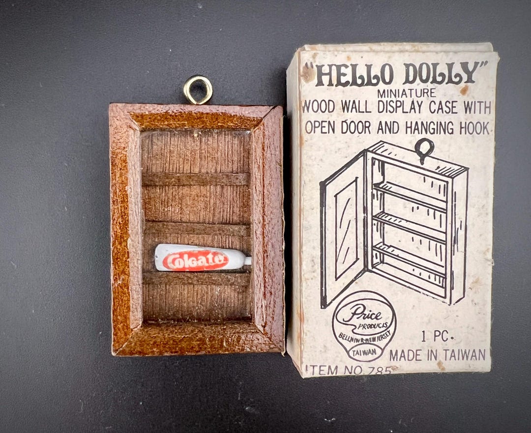 Hello Dolly Bathroom Shelf ( in Original Box) With Vintage Colgate ...