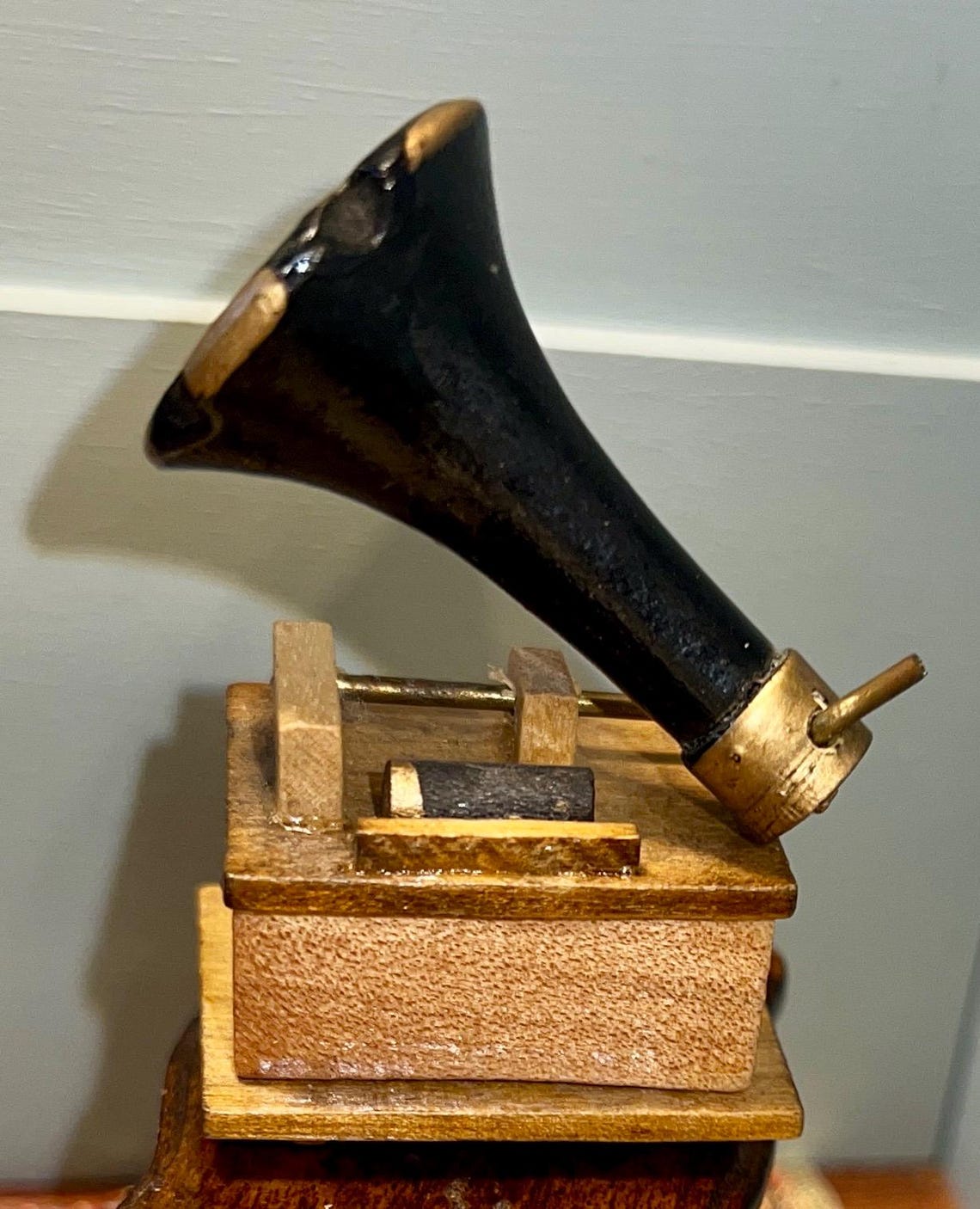 Shackman Gramophone With Adjustable Horn. Dollhouse Scale 1:12. - Etsy