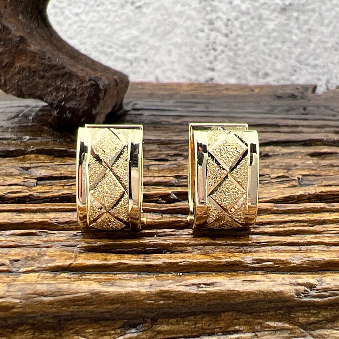 14k 585 Etched Yellow Gold Huggie Reversible Earrings - Estate - Etsy