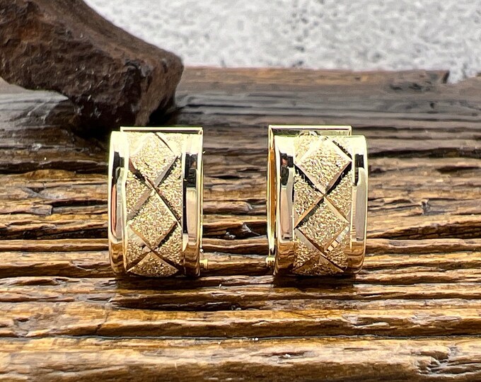 14k 585 Etched Yellow Gold Huggie Reversible Earrings - Estate - Etsy