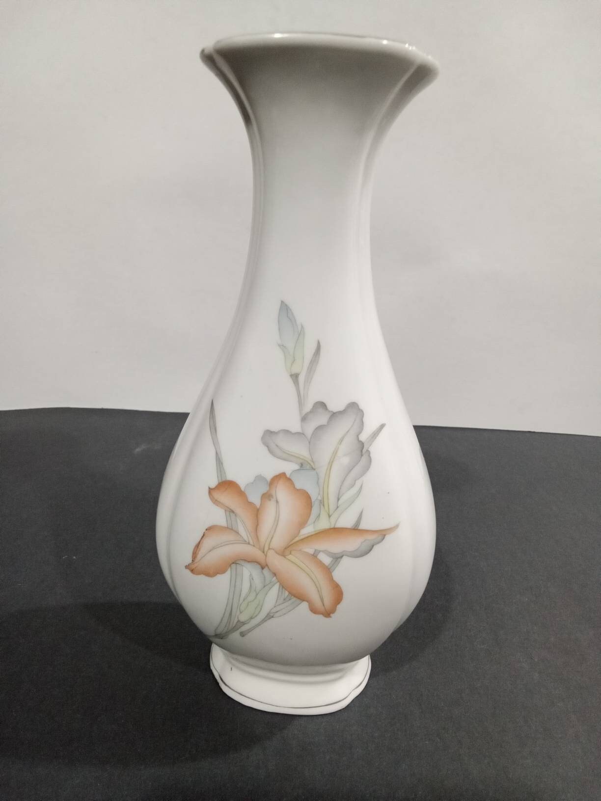 White Porcelain Flowered Vase Made in Japan - Etsy
