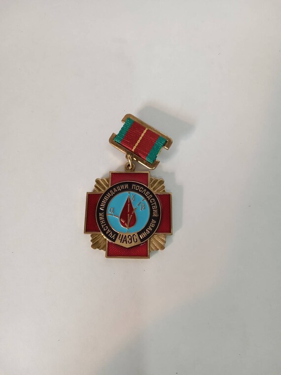 Collection of vintage Russian military pins - Gem