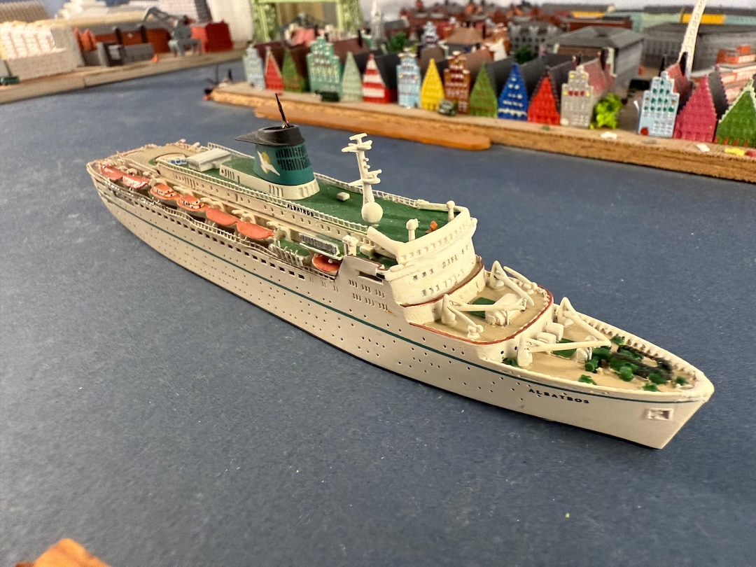 Albatros - 1/1250 Cruise Ship Model - C12 Carat - Etsy