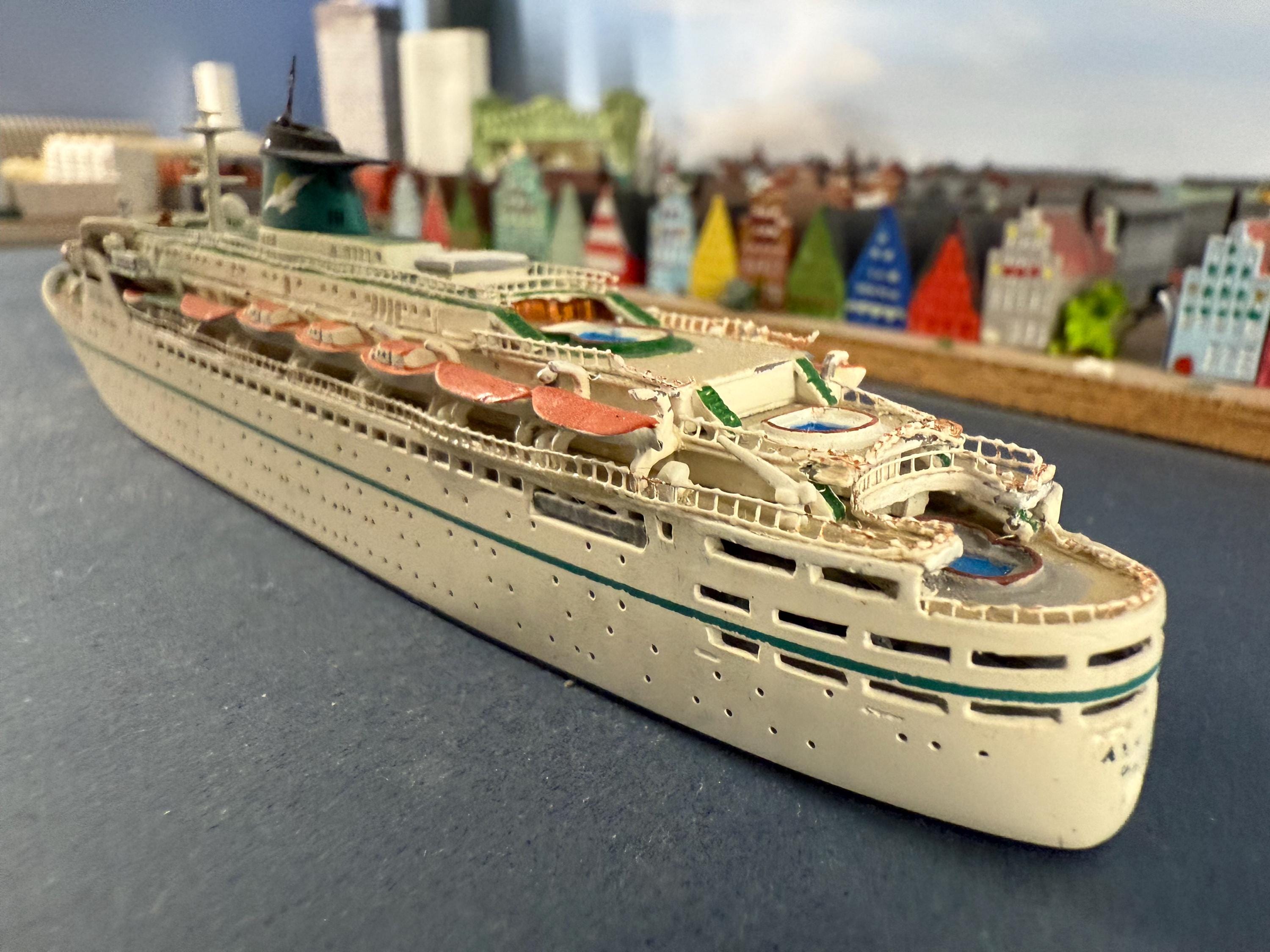 Albatros - 1/1250 Cruise Ship Model - C12 Carat - Etsy