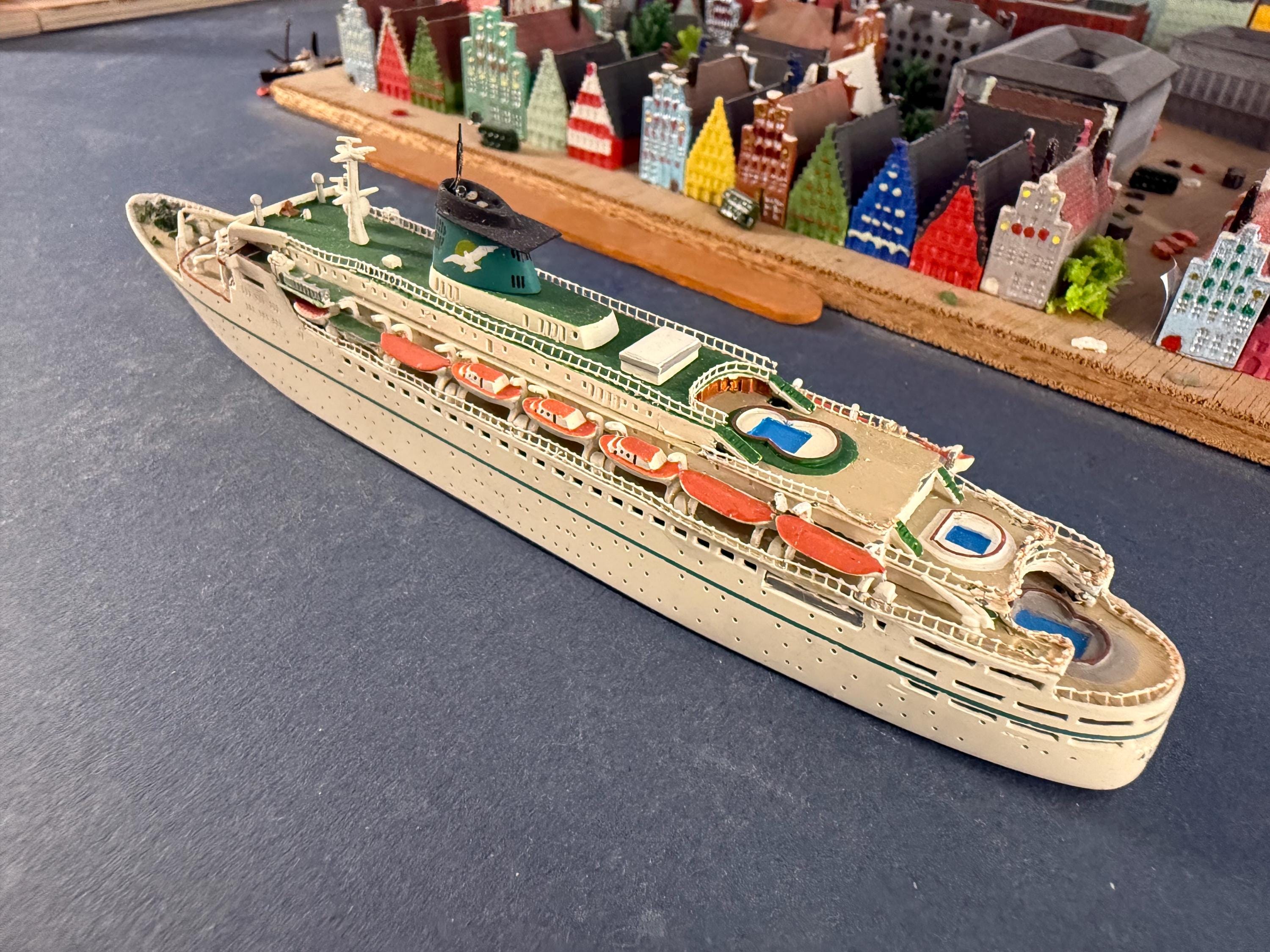 Albatros - 1/1250 Cruise Ship Model - C12 Carat - Etsy