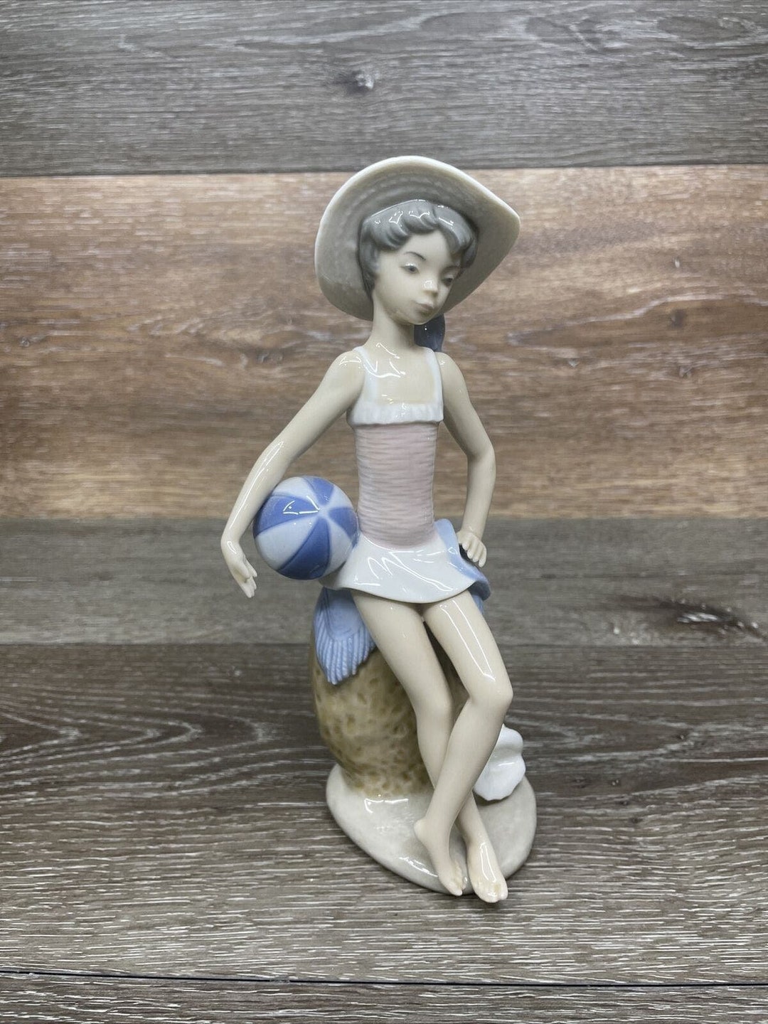 Lladro Figurine 5219 Beach Girl Ball Porcelain 8 Inch Porcelain Spain ...