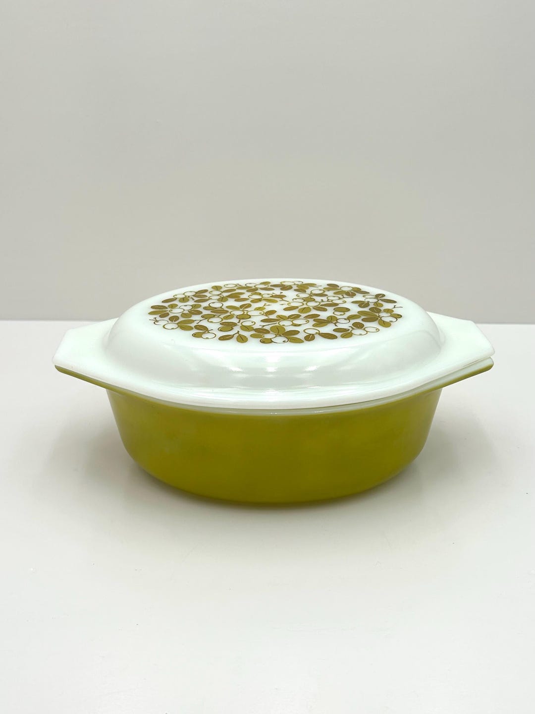 Olive Green and White Olive Pattern Lidded Pyrex 1.5 Quart Casserole ...