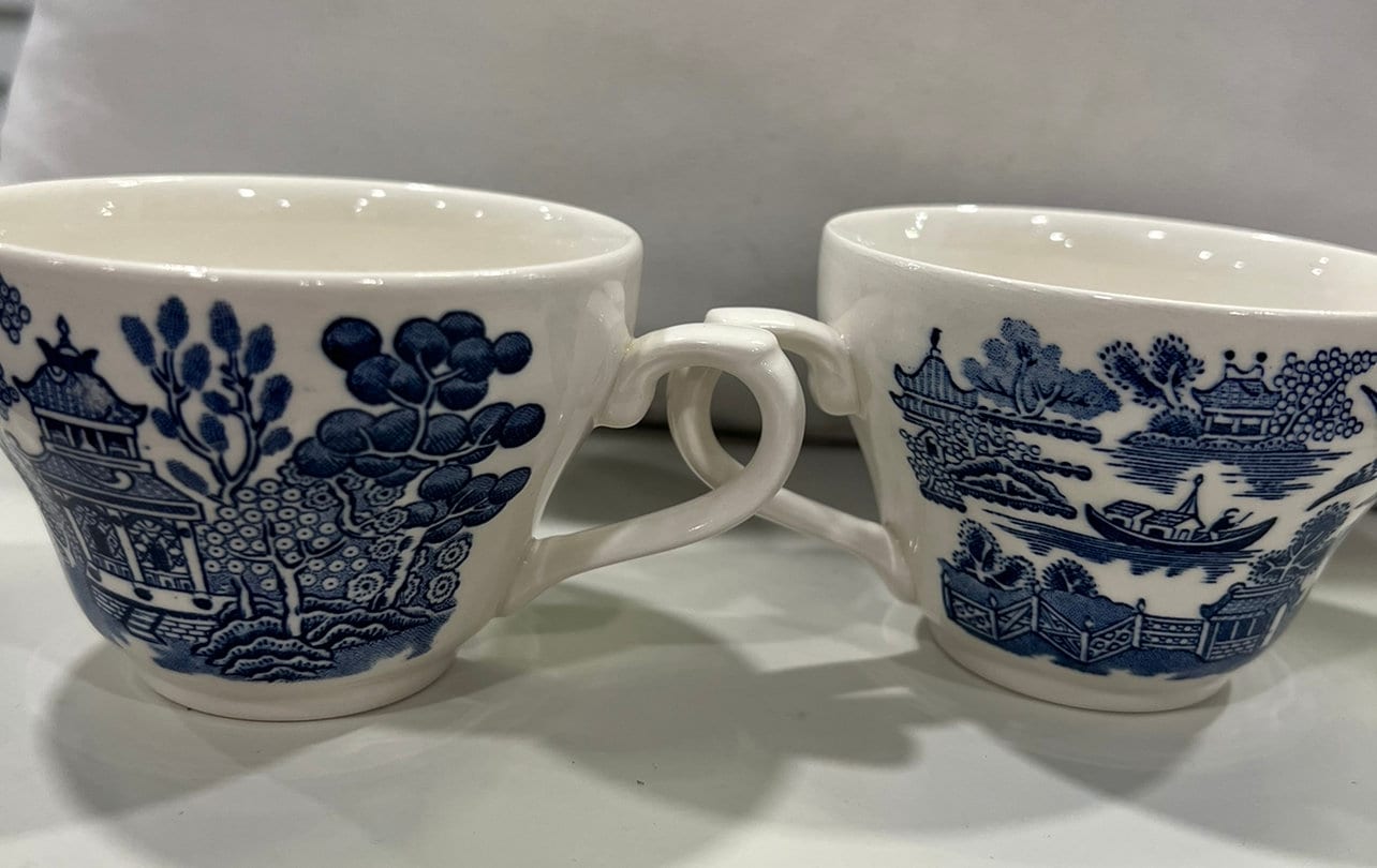 Vintage Blue Willow England Saucers and Tea Cups - Etsy