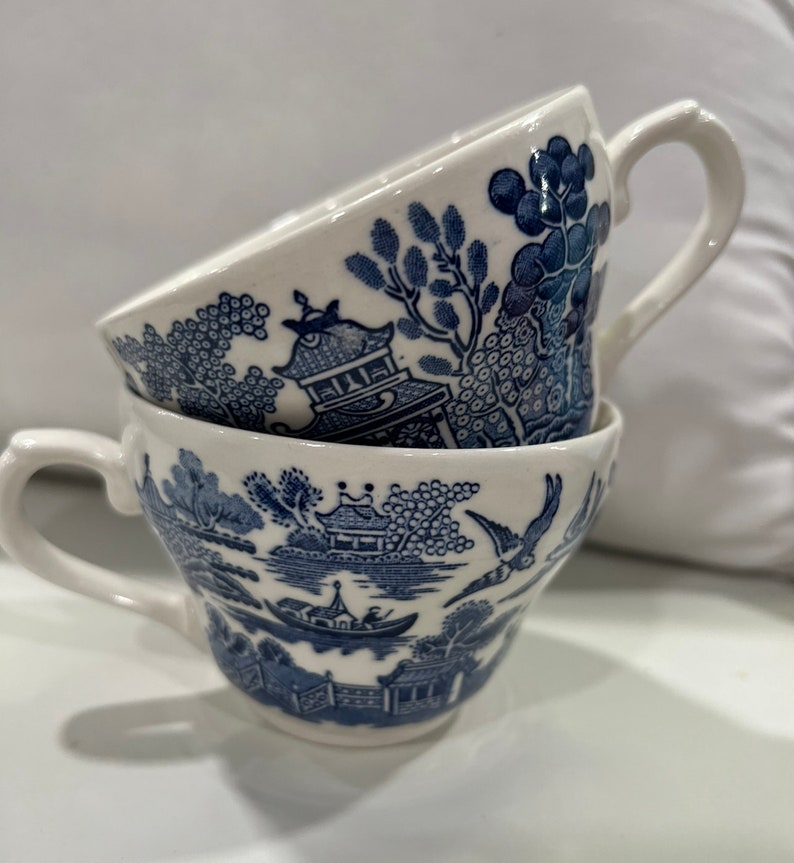 Vintage Blue Willow England Saucers and Tea Cups - Etsy
