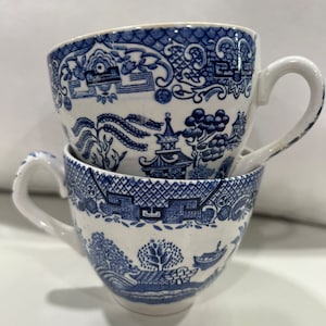 Vintage Blue Willow England Saucers and Tea Cups - Etsy