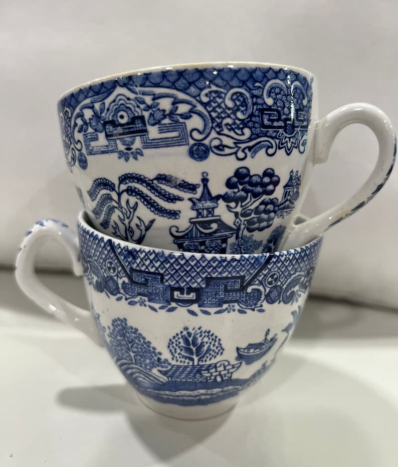 Vintage Blue Willow England Saucers and Tea Cups - Etsy