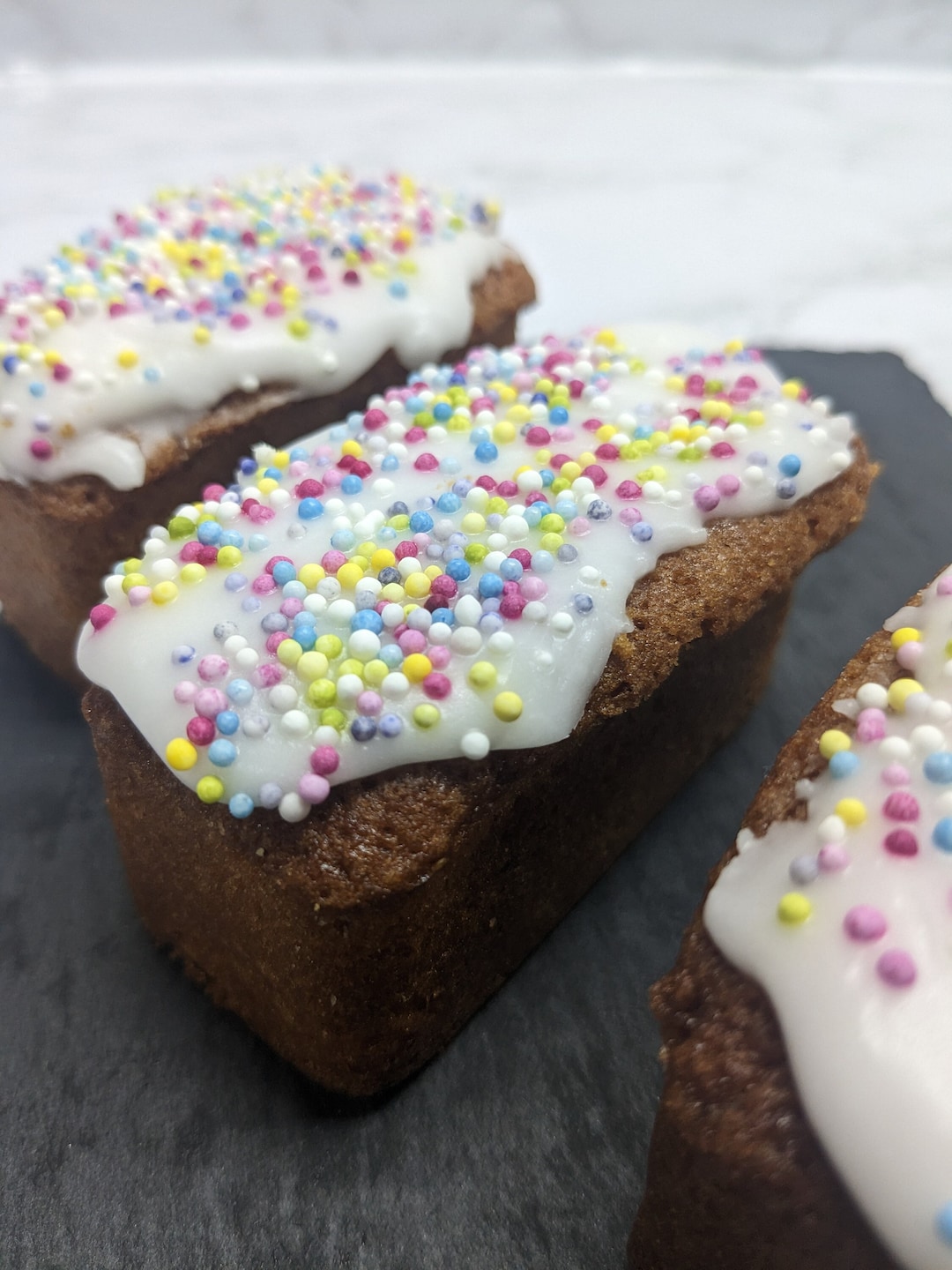 Iced Mini British Sponge Cakes - Postal Gift Individual Cakes for ...