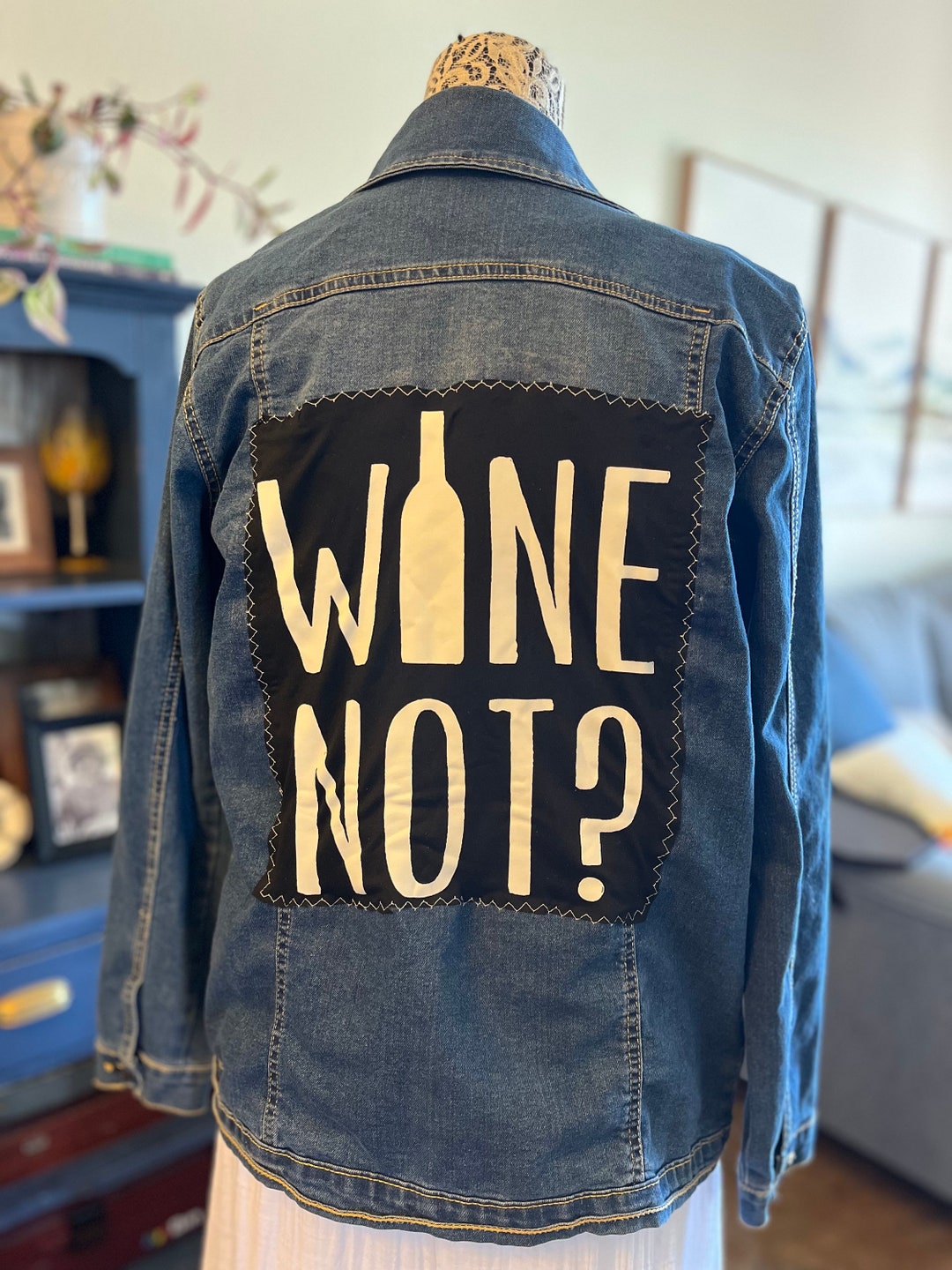 Chaqueta vaquera upcycled Wine Not Funny Wine Lover, mediana para mujer ...