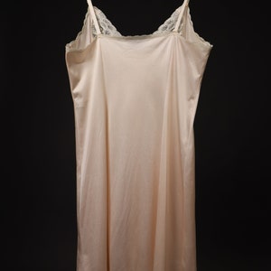 Vintage 70s-80s Vanity Fair off White Nylon Floral Lace Full Slip Dress ...