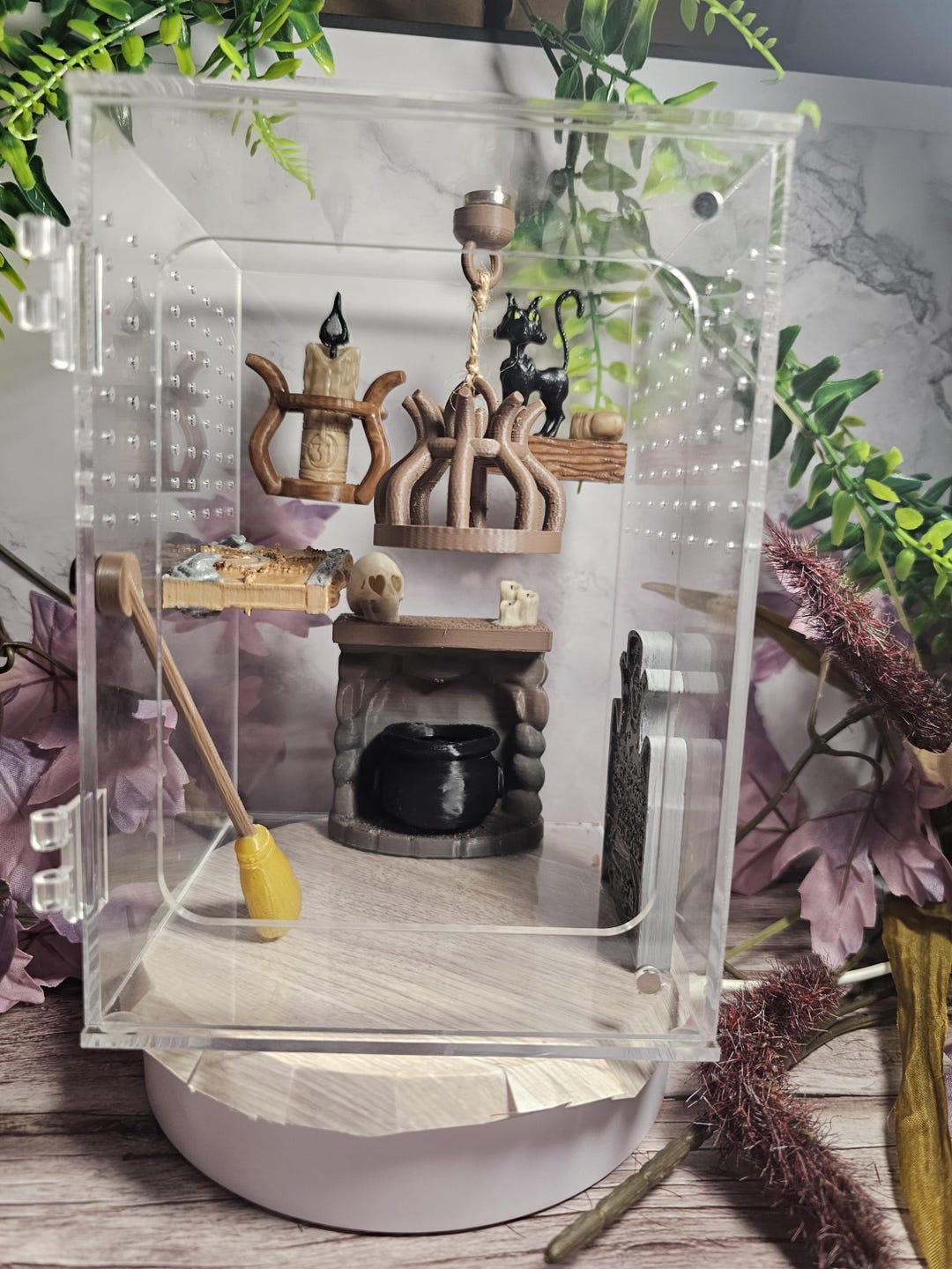 3D Printed and Handpainted Hocus Pocus Themed Jumping Spider Enclosure ...