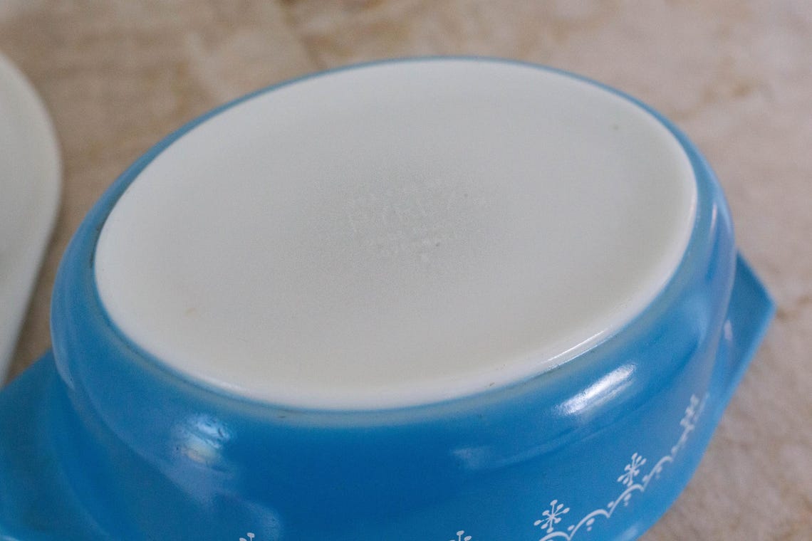 Vintage 1970s Pyrex Snowflake Blue Garland 1 1/2 Quart Oval Casserole ...