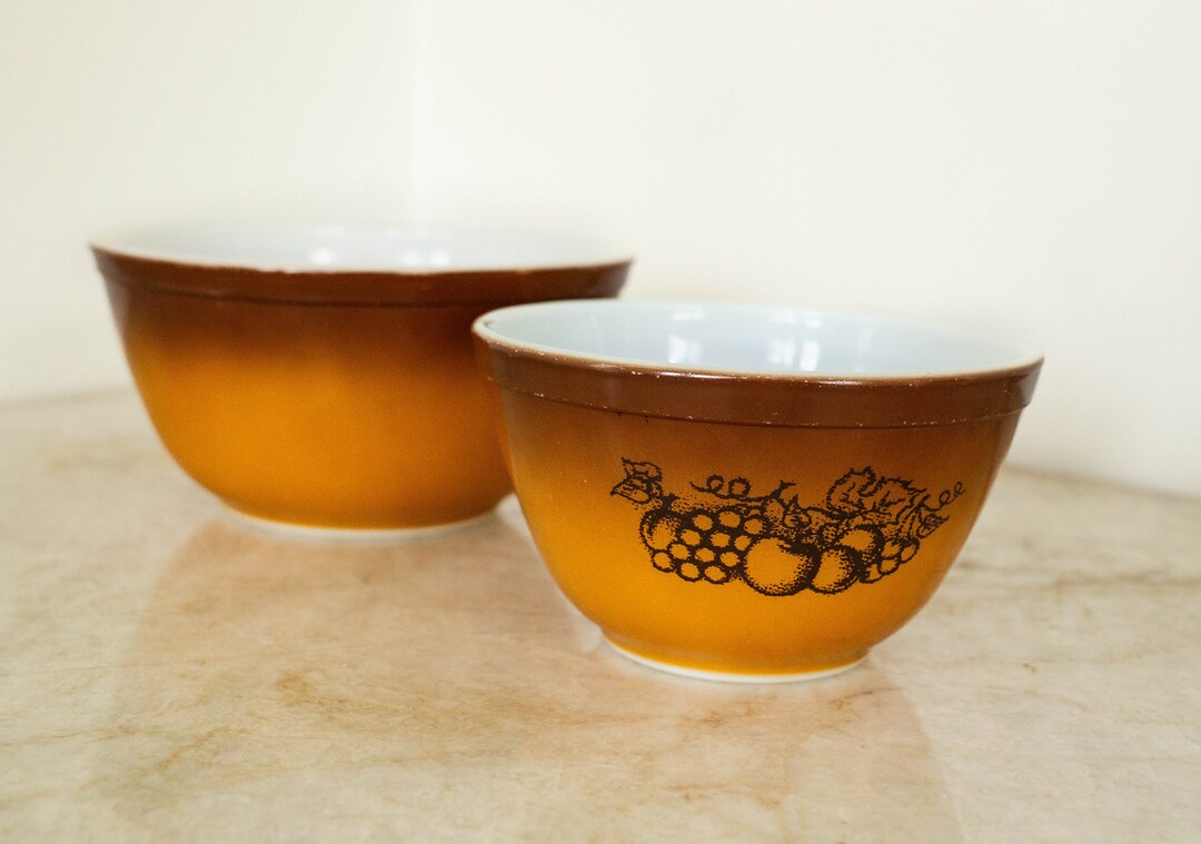 Vintage Pyrex by Corning Mixing Bowls Set of 2- Medium and Small - Etsy