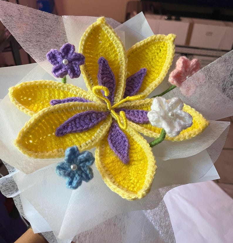 Crochet Tangled Sundrop Flower and Pascal - Etsy