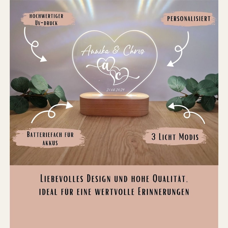 Personalisiertes LED-Licht mit Herz-Acrylscheibe und Holzsockel ...