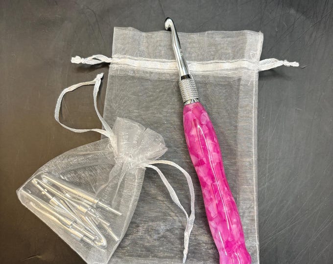 Ergonomic Crochet Hook Set in Pink Crush Resin With Interchangeable ...