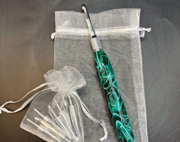 Ergonomic Crochet Hook Set in Green and White Resin With ...