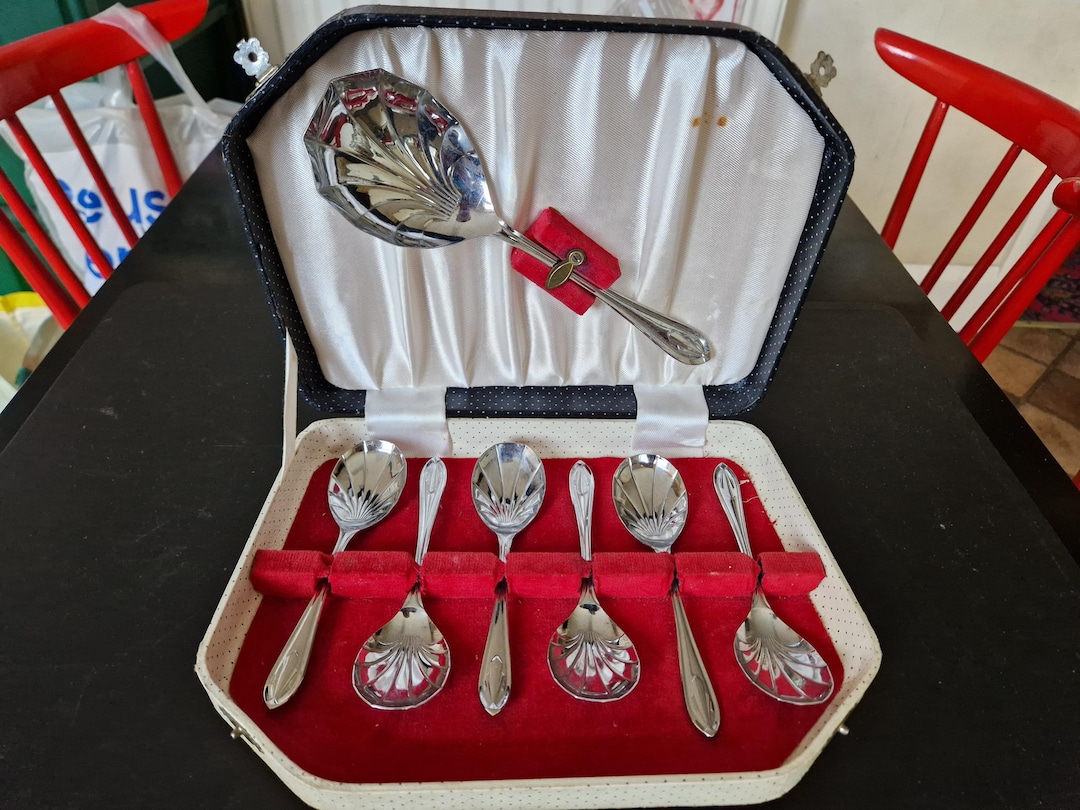 Vintage Boxed Set of Art Deco Style Scalloped Fruit/ Dessert Spoons X 6 ...