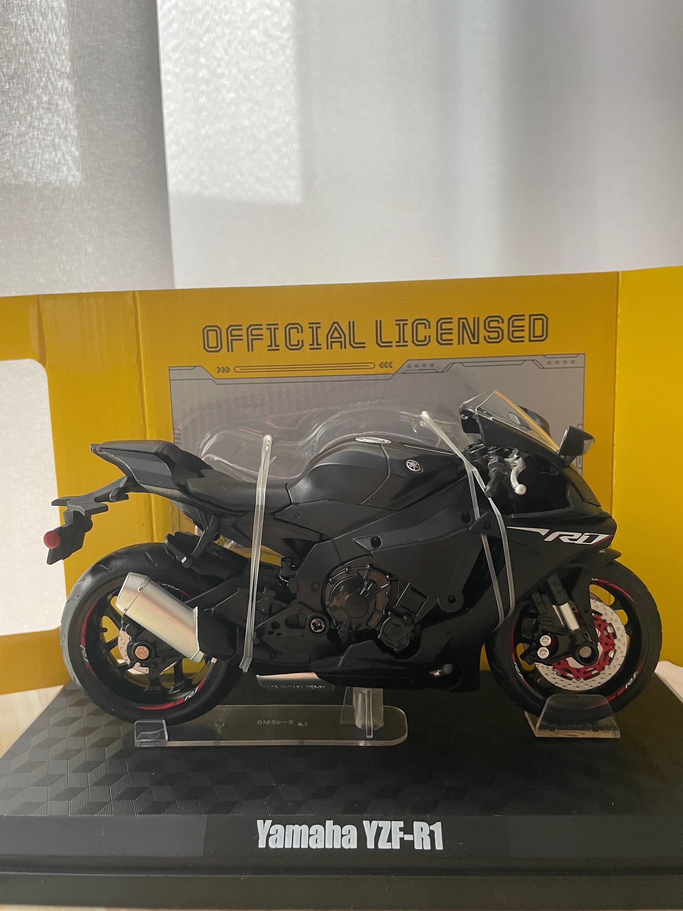 Motorcycle Model Yamaha YZF-R1, Model Collection, Detail Motorcycle Toy ...
