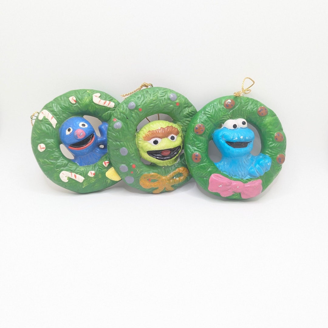 Vintage 1988 Sesame Street Grover Burt Cookie Monster Holiday Wreath ...