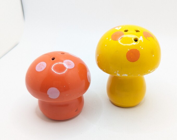 Vintage Set of Two Mushroom Salt and Pepper Shakers Yellow Orange Japan ...