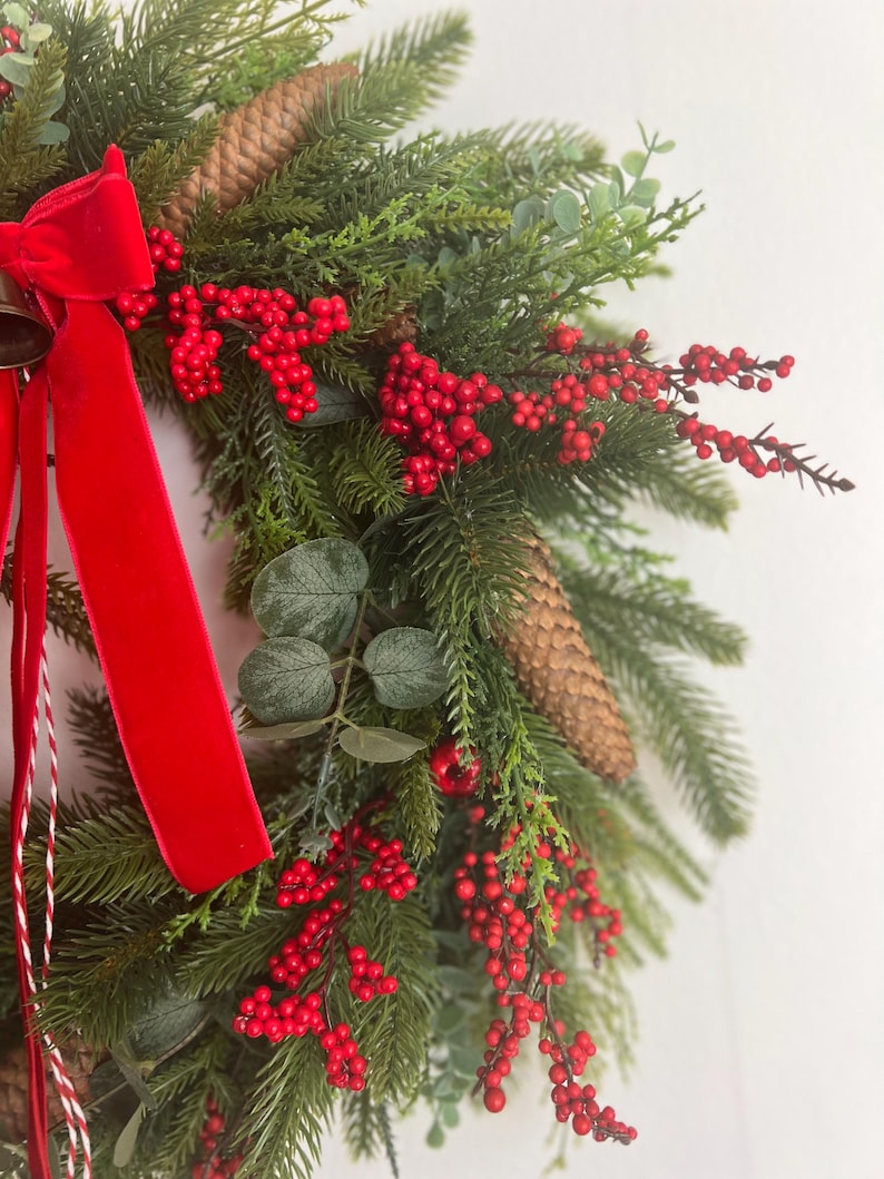 Classic Christmas Wreath for Front Door With Artificial Red Winter ...