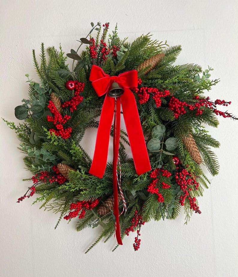 Classic Christmas Wreath for Front Door With Artificial Red Winter ...