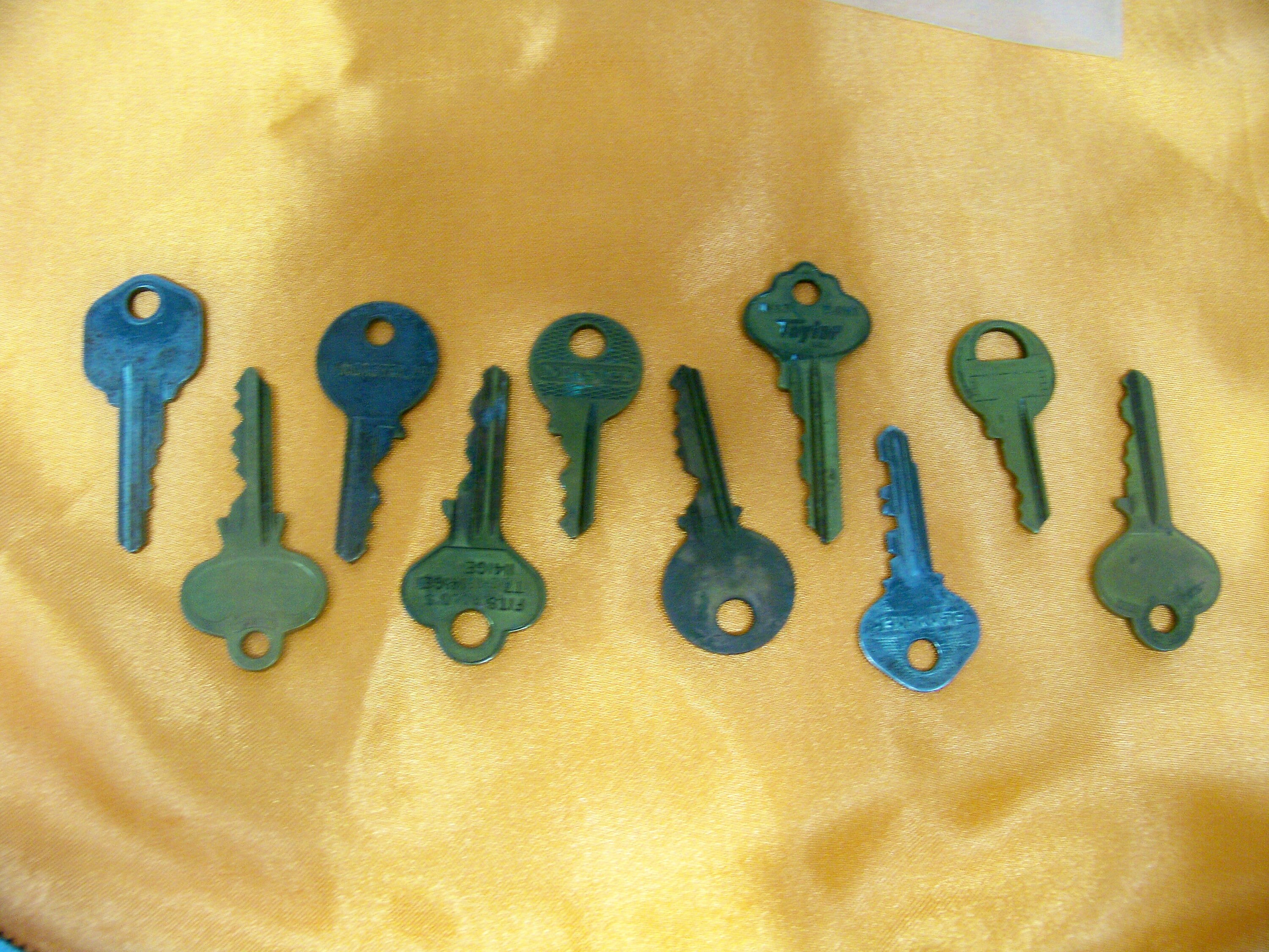 Vintage Key Lot Brass Metal Steel Keys Random Pick of 10 Keys Junk ...