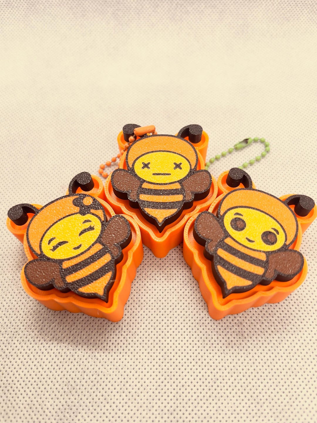 Bumble Bee Clicker Set: Keychain & Regular Clickers, Fun Noise Makers ...