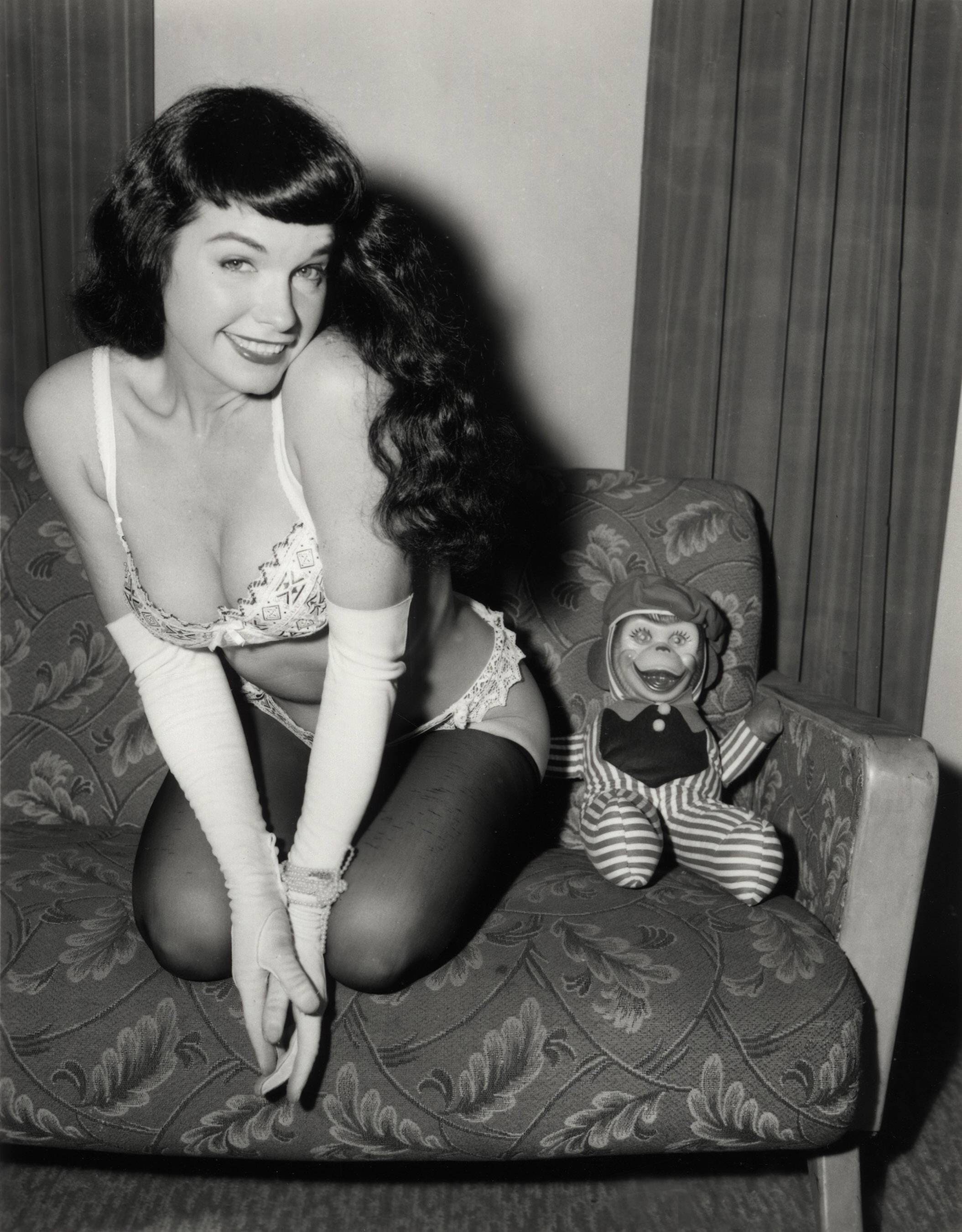 Iconic 1950s Actress Model Bettie Page Queen Of The Pin Up Classic