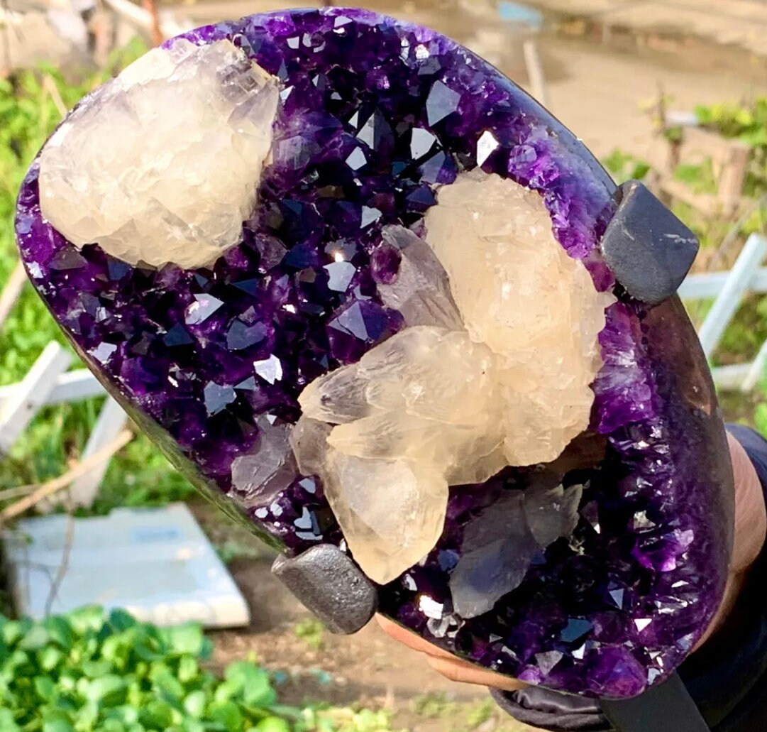 Stunning Amethyst Geode With Calcite Formations. Gem Grade Geode Quartz ...