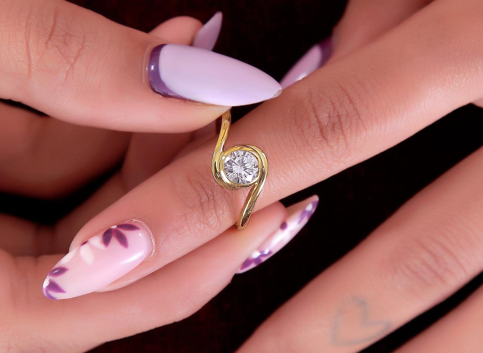 Anillo de compromiso de oro amarillo de 14 quilates: engaste de ...